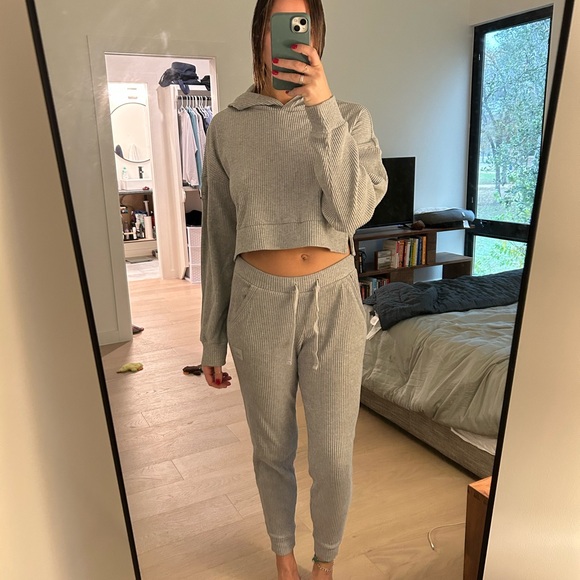 ALO Yoga | Pants & Jumpsuits | Alo Yoga Gray Ribbed Jogger Set | Poshmark